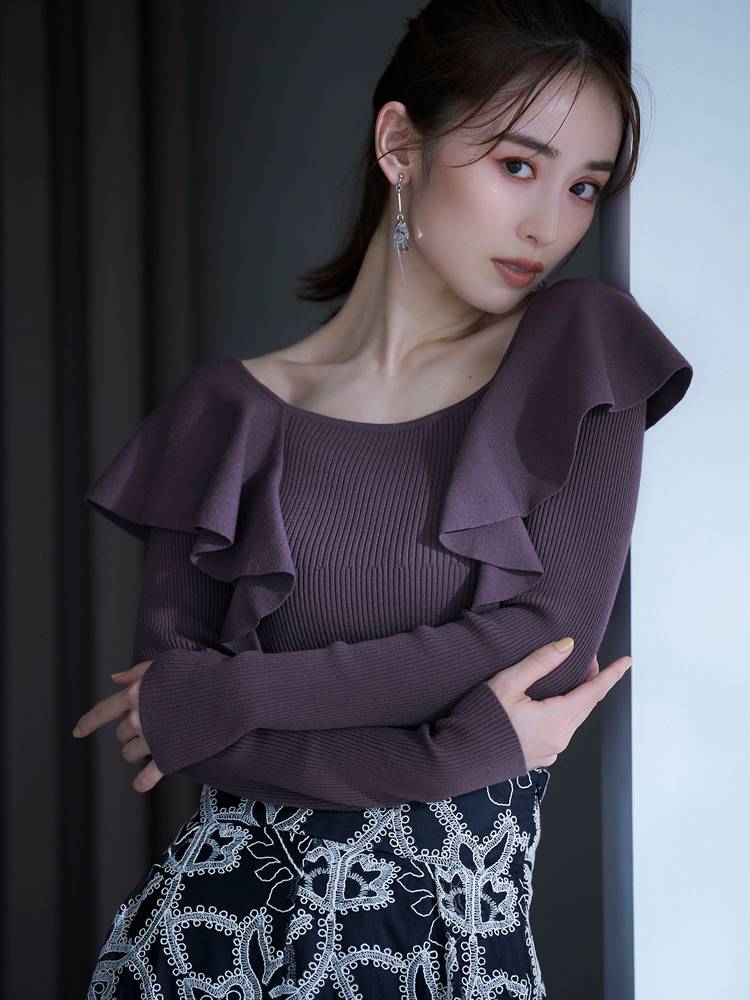 MERCURYDUO on Twitter: "／ #泉里香 さん着用カラー再入荷！ 1枚で決まる華やか上品スカート💕 \ 太幅のベルトがキュッと ウエストマークしてくれるので スタイルアップ ...