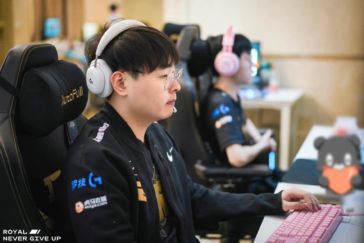 Rita on Twitter: "Who is RNG Top and who is RNG AD Carry 🤔"