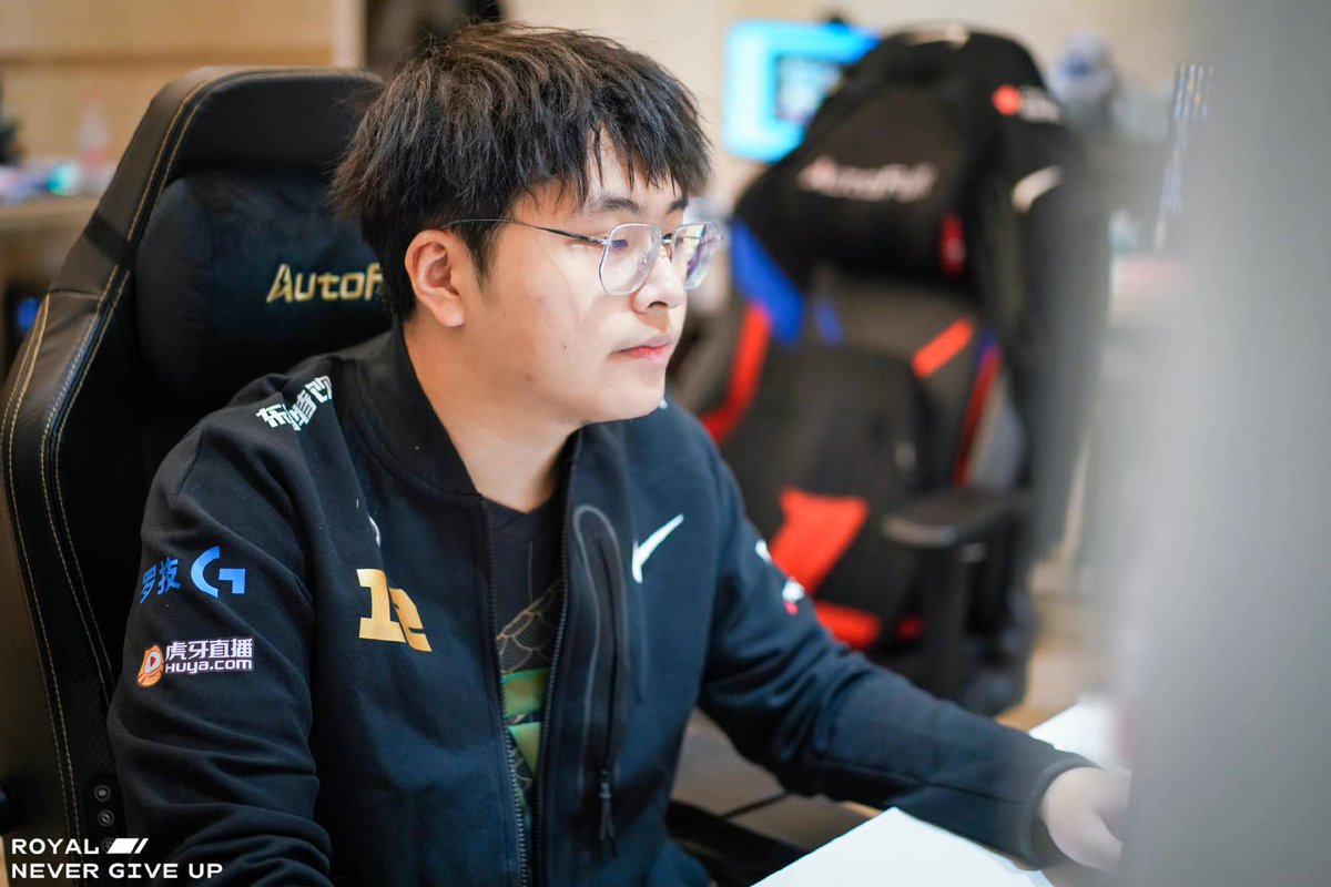 Rita on Twitter: "Who is RNG Top and who is RNG AD Carry 🤔"