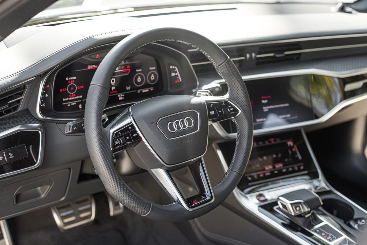 Cars & Bids on Twitter: "The ULTIMATE Christmas sleigh? Quattro AWD. 591 horsepower. 590 lb-ft ...