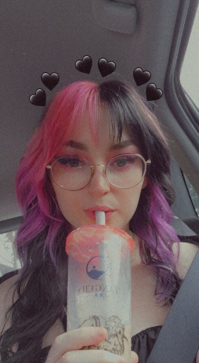 DeadlyKitten on Twitter: "Day 1 of holidays Boba lady complemented my hair 🥰"