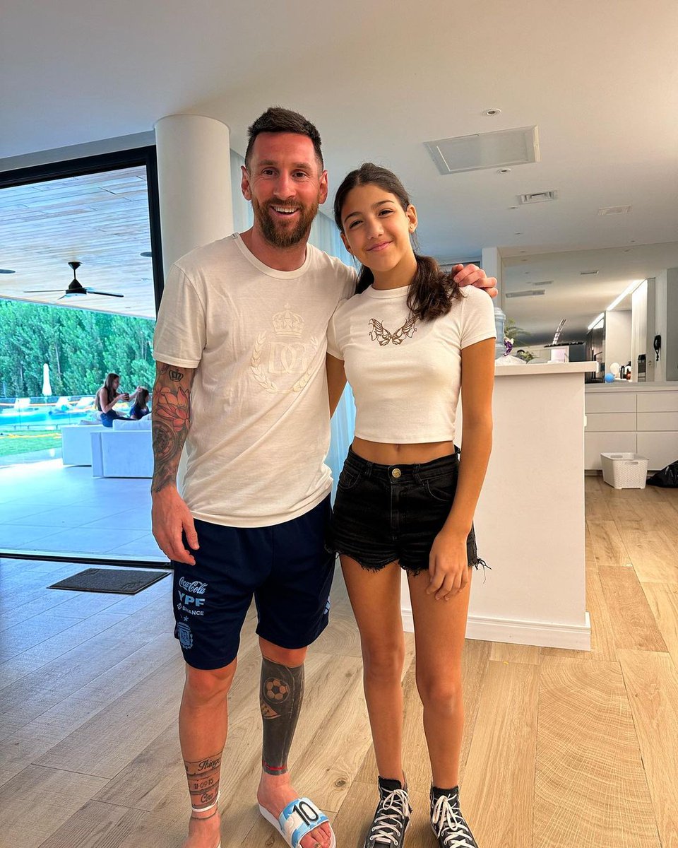 ESPN Argentina on Twitter: "🐐🤳🏻 ¡SALIÓ FOTO CON EL MEJOR DEL MUNDO! Maxi Rodríguez compartió ...