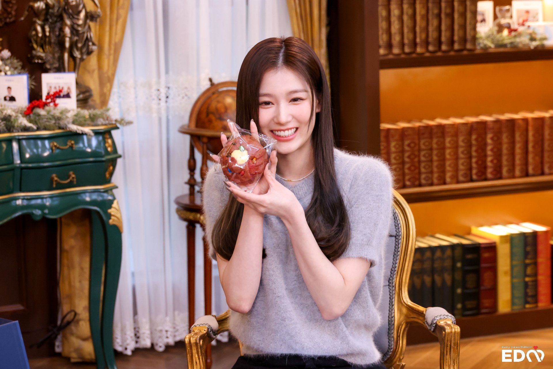 JYP_EDM on Twitter: "[2022 JYP EDM DAY] EDM DAY_ 현장 스케치👀 혜주가 직접 만든 쿠키를 맛 보는 3MC! 맛있음을 표현하는 진실의 ...