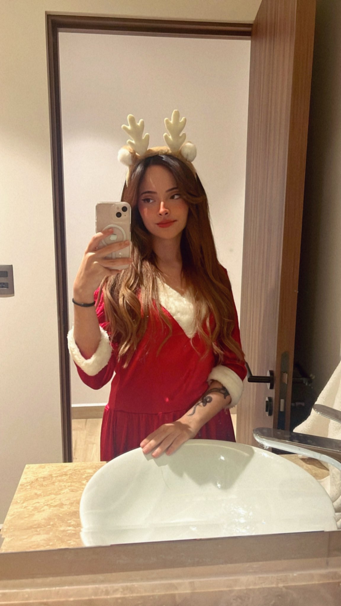 vicky on Twitter: "Reno crikoso ya en stream https://t.co/0coUei8tQF https://t.co/vPojgVnhEg ...