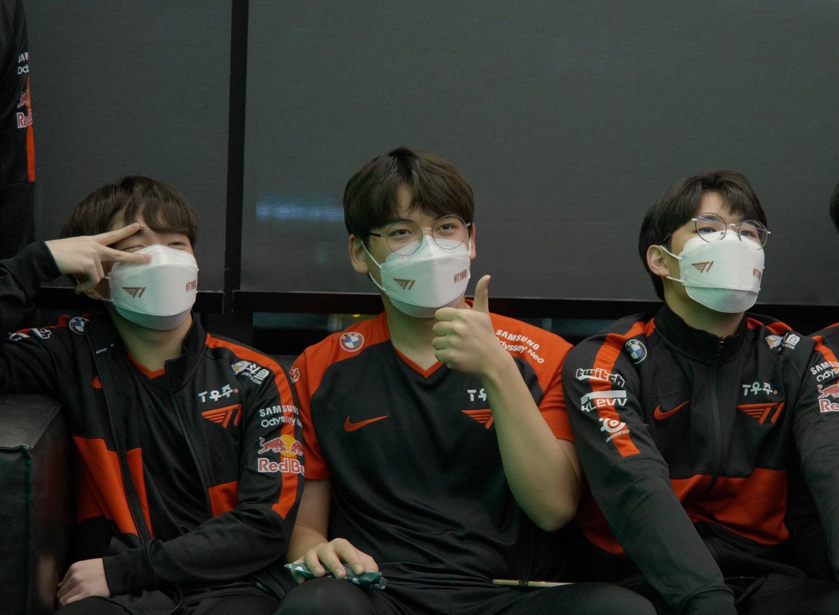 HAPPY ONER DAY 🎄🥳 on Twitter: "i just realized we have SKT 96 trio and T1 02 trio in one frame 🫶"