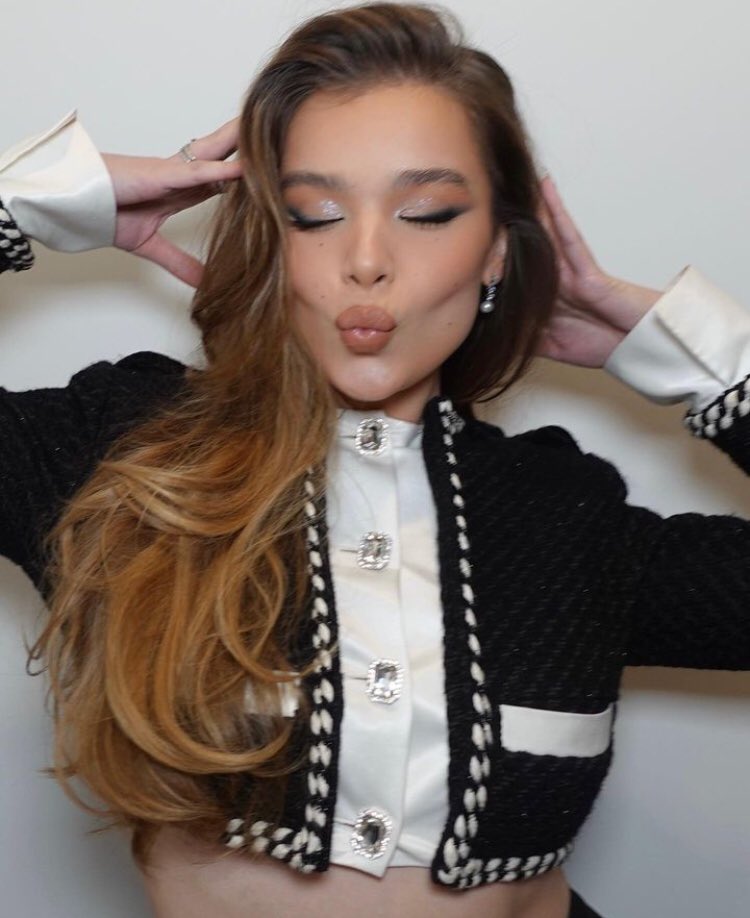 Hailee Steinfeld, I’d love to watch her slowly unbutton that top and ...