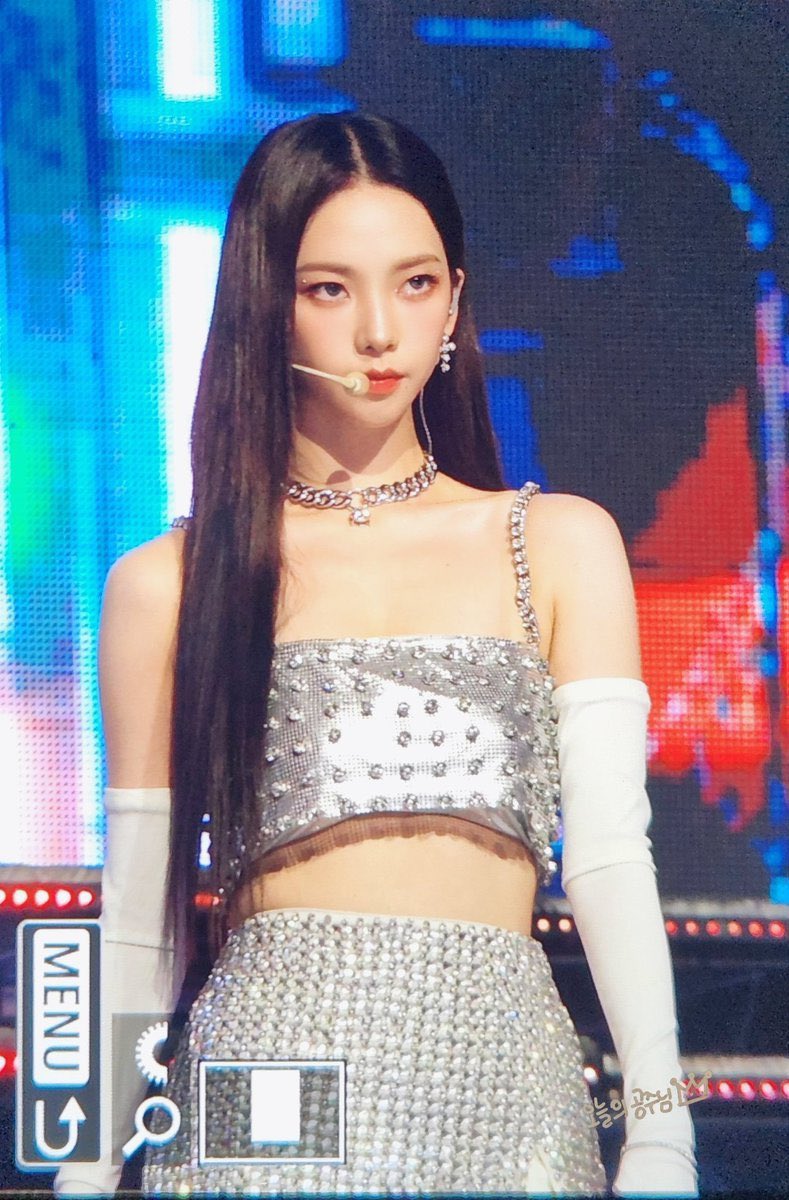 #คาริน่า กำลังขึ้นเทรนด์ใน Weibo หลังจากการแสดงในงาน SBS Gayo Daejeon ...