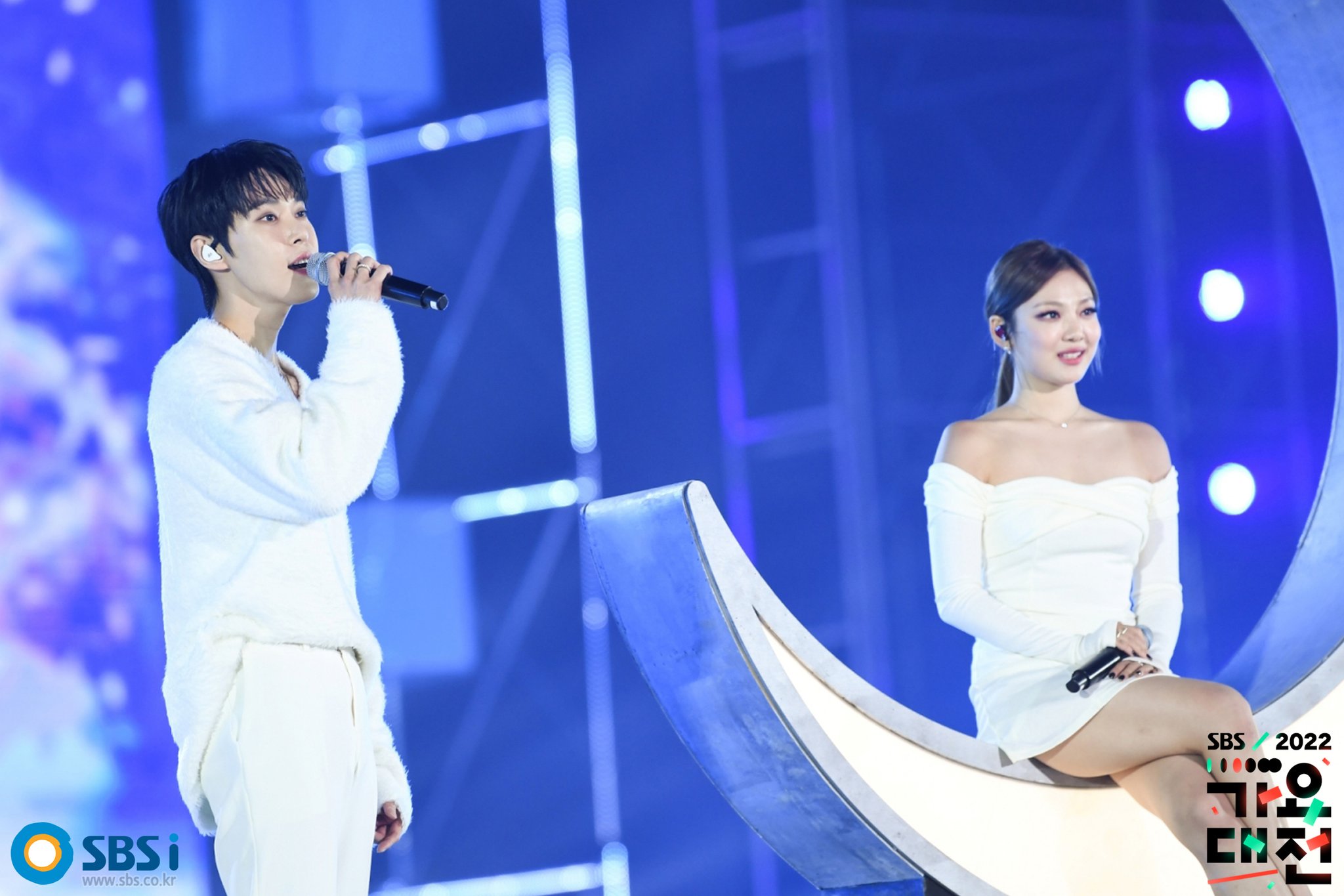 SBS 인기가요 (SBS Inkigayo) on Twitter: "📍2022 SBS 가요대전🎄 도영X닝닝 'Happy Together' 현장포토📸 🔗https://t.co ...