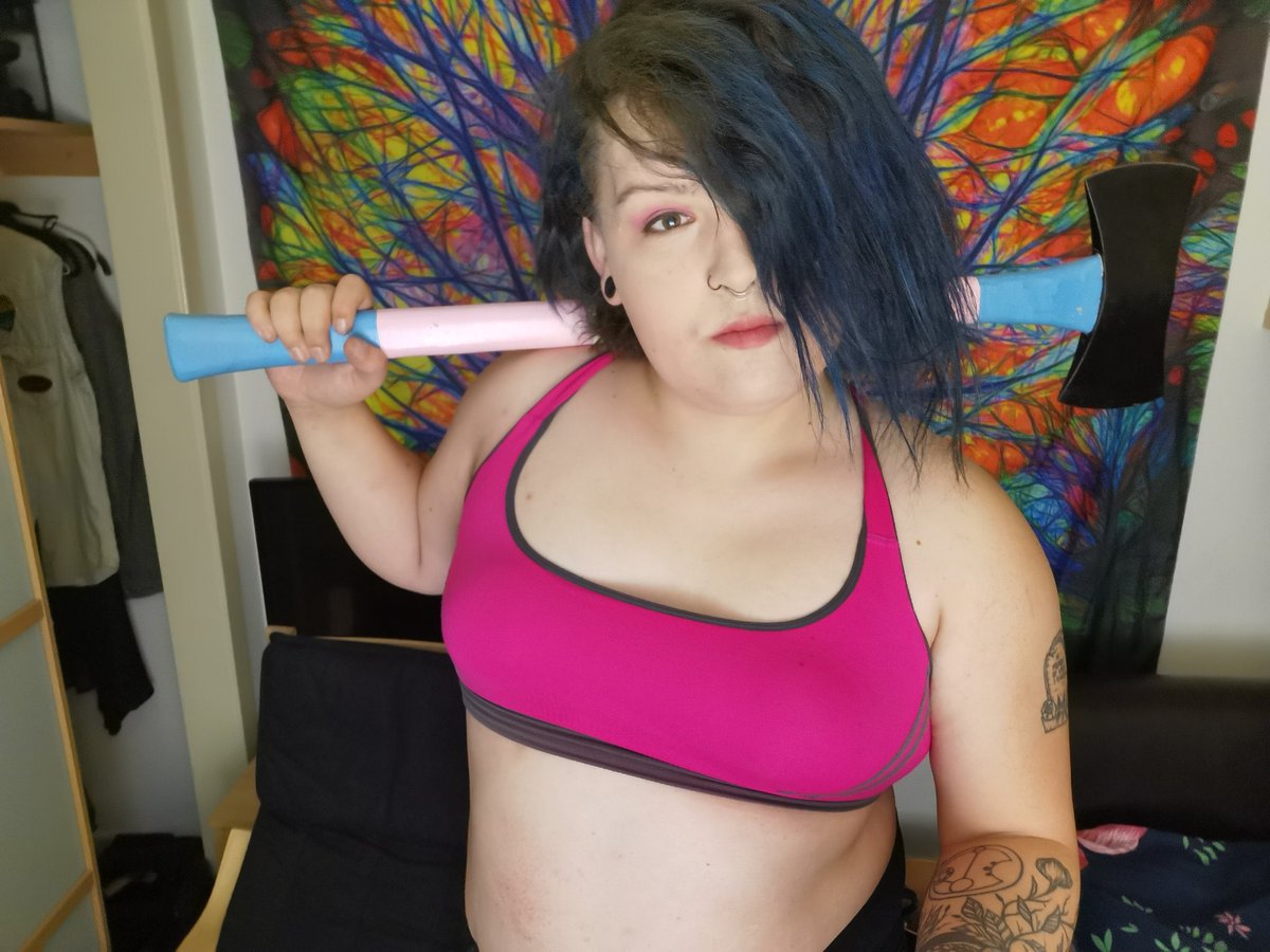 🦖Leonora “Just a Corpse” Christina 🦕 on Twitter: "Yes, the love of knives and axes seems very ...