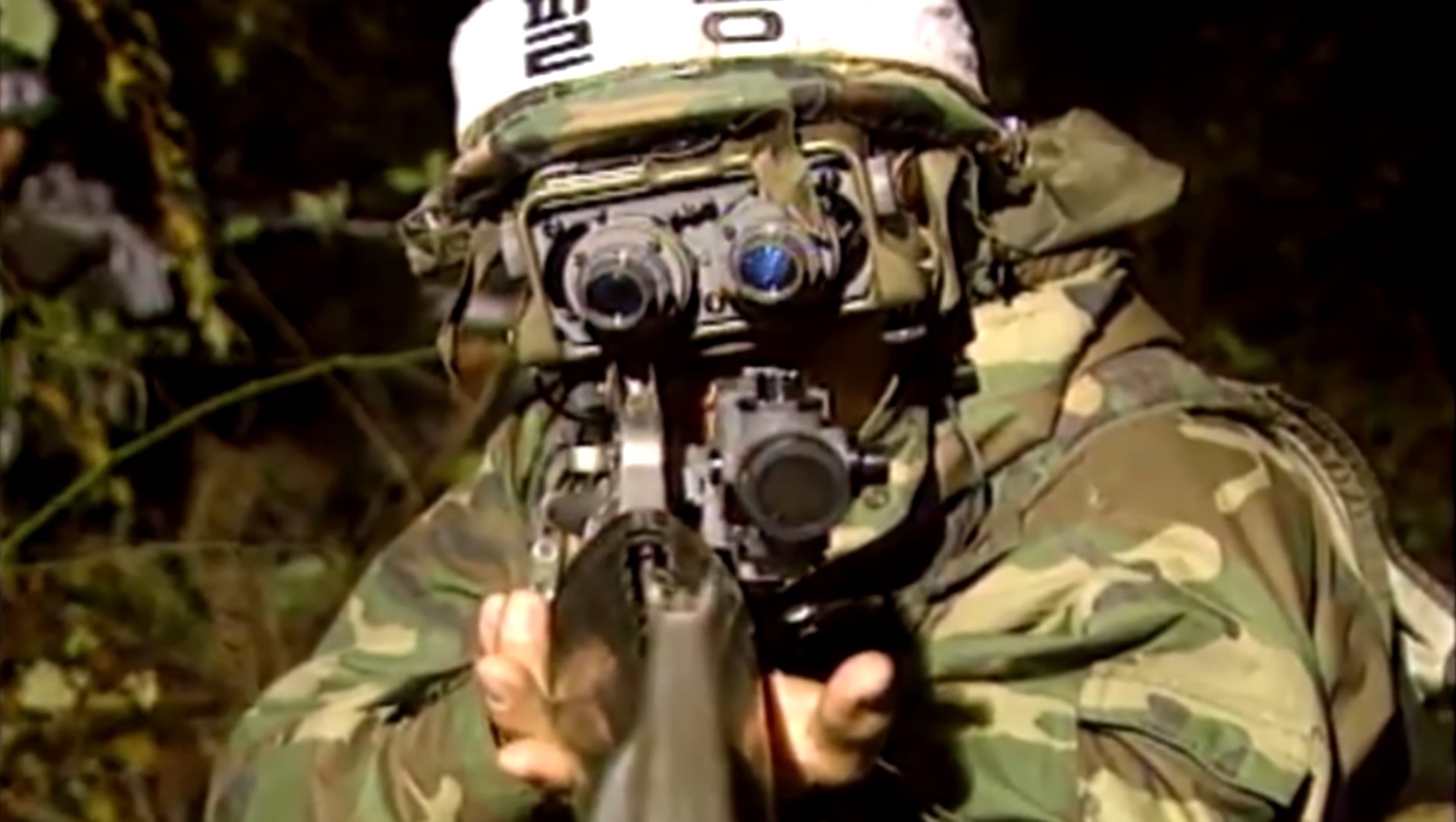 ᴅᴇᴡ on Twitter: "South Korean soldiers equipped with PVS-5 night vision goggles hunting North ...