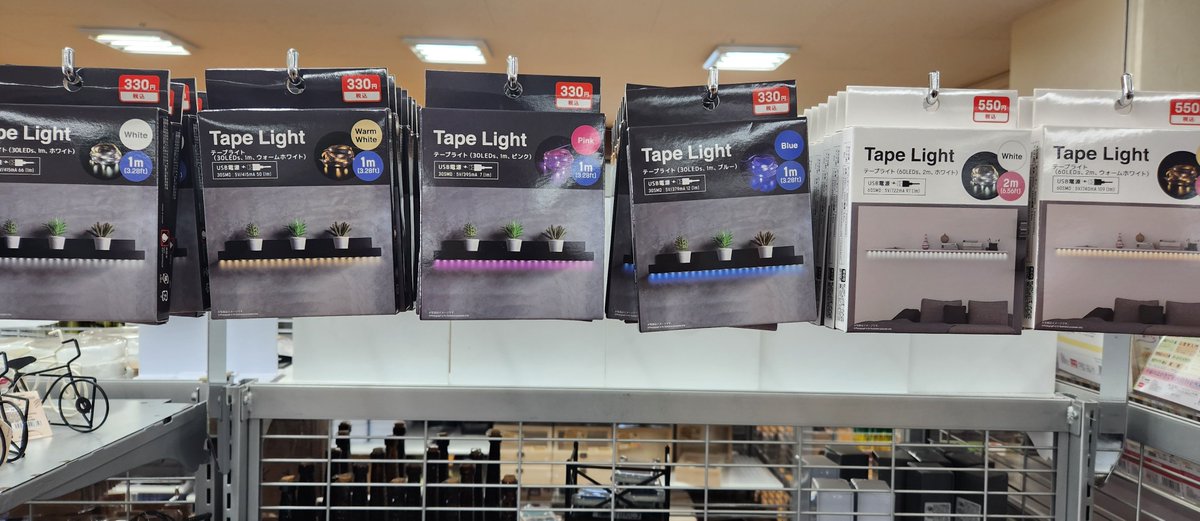 ダイソー『LEDテープライト』がSNSで話題に！インテリア、フィギュア、ミニチュアのライトアップにも | Jocee