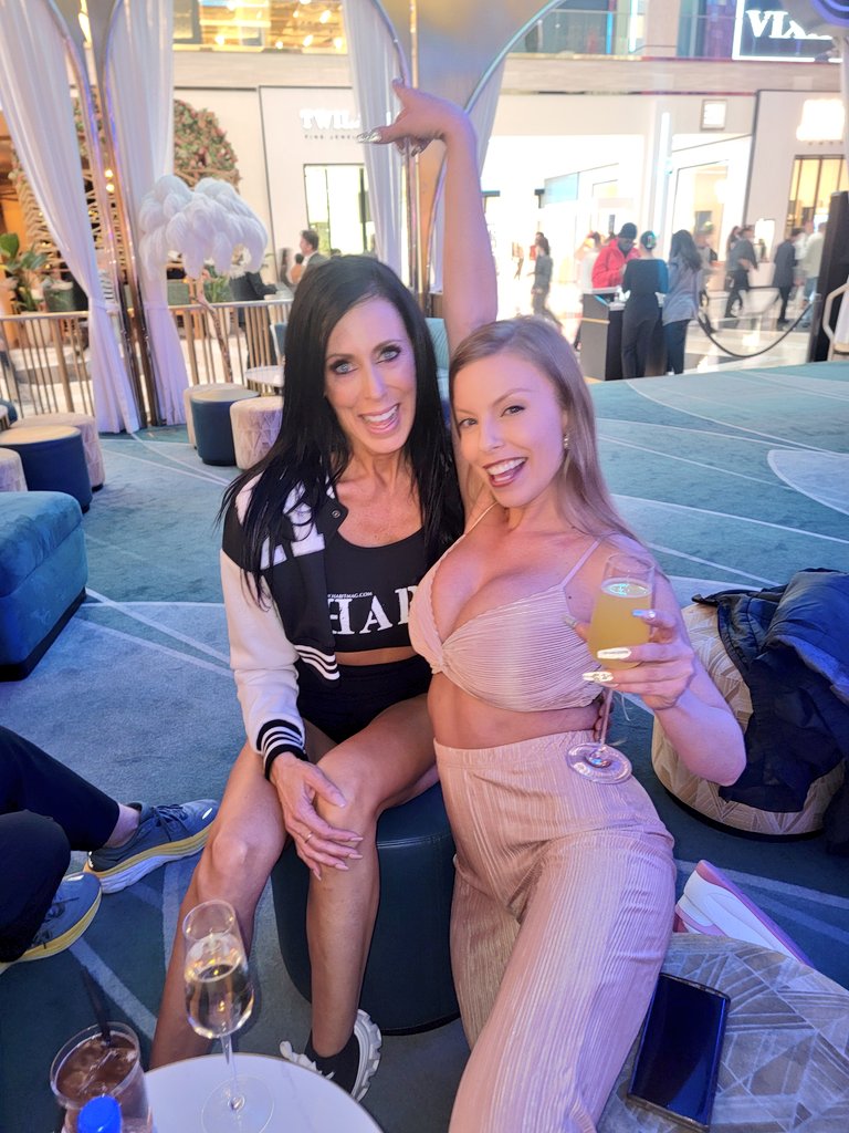 Britney Amber On Twitter I Love U π¦ Thereaganfoxx