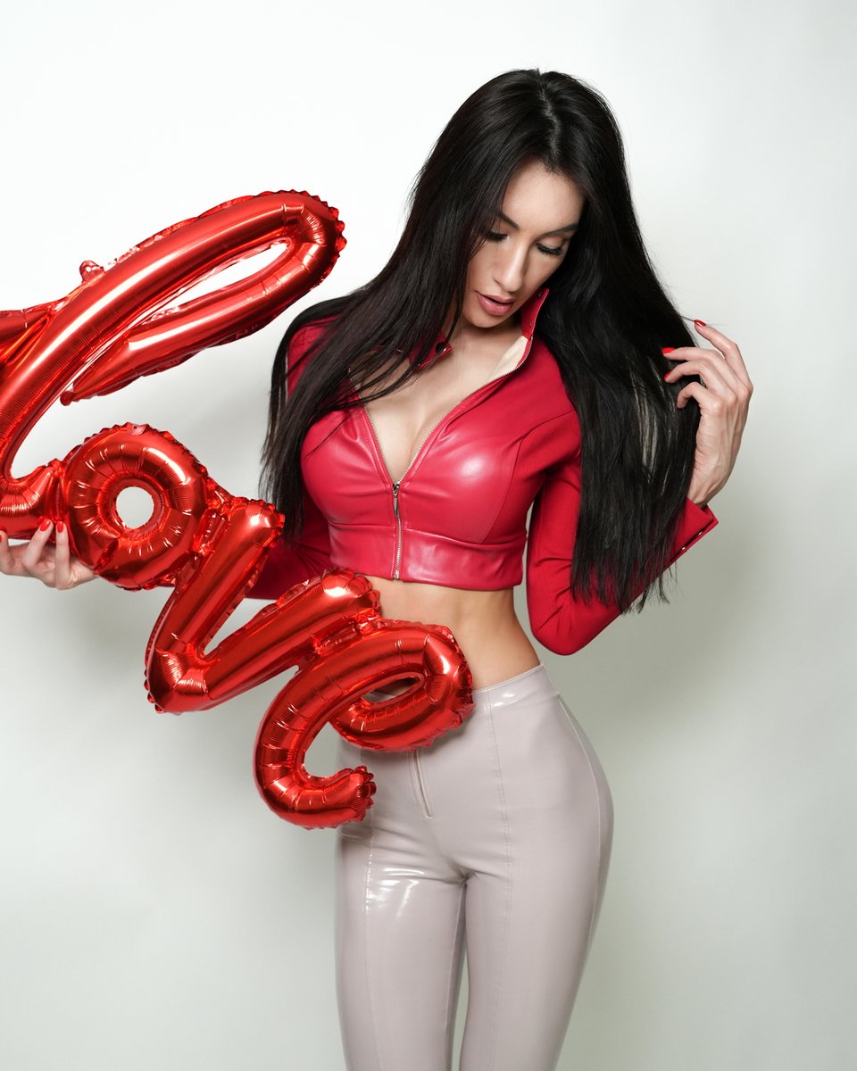 SUPER MOLLY on Twitter: "https://taplink.cc/mollyexclusive"