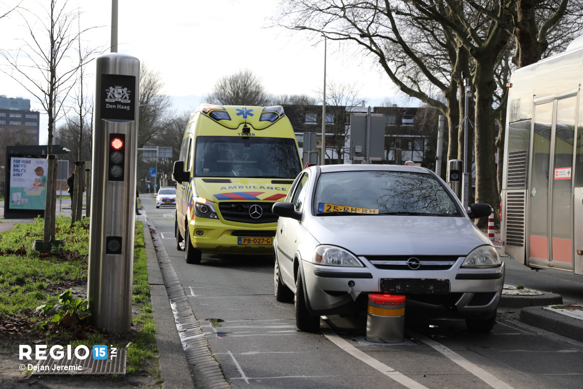 Regio15.nl on Twitter: "Nu online: wederom auto op #horrorpoller gebotst op de #Escamplaan in # ...