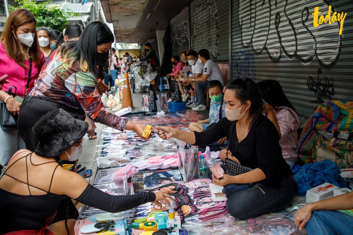 workpointTODAY on Twitter: "บรรยากาศรอบสนามศุภชลาศัย ชาวบลิ๊งค์พร้อมมาก กับคอนเสิร์ต BLACKPINK ...
