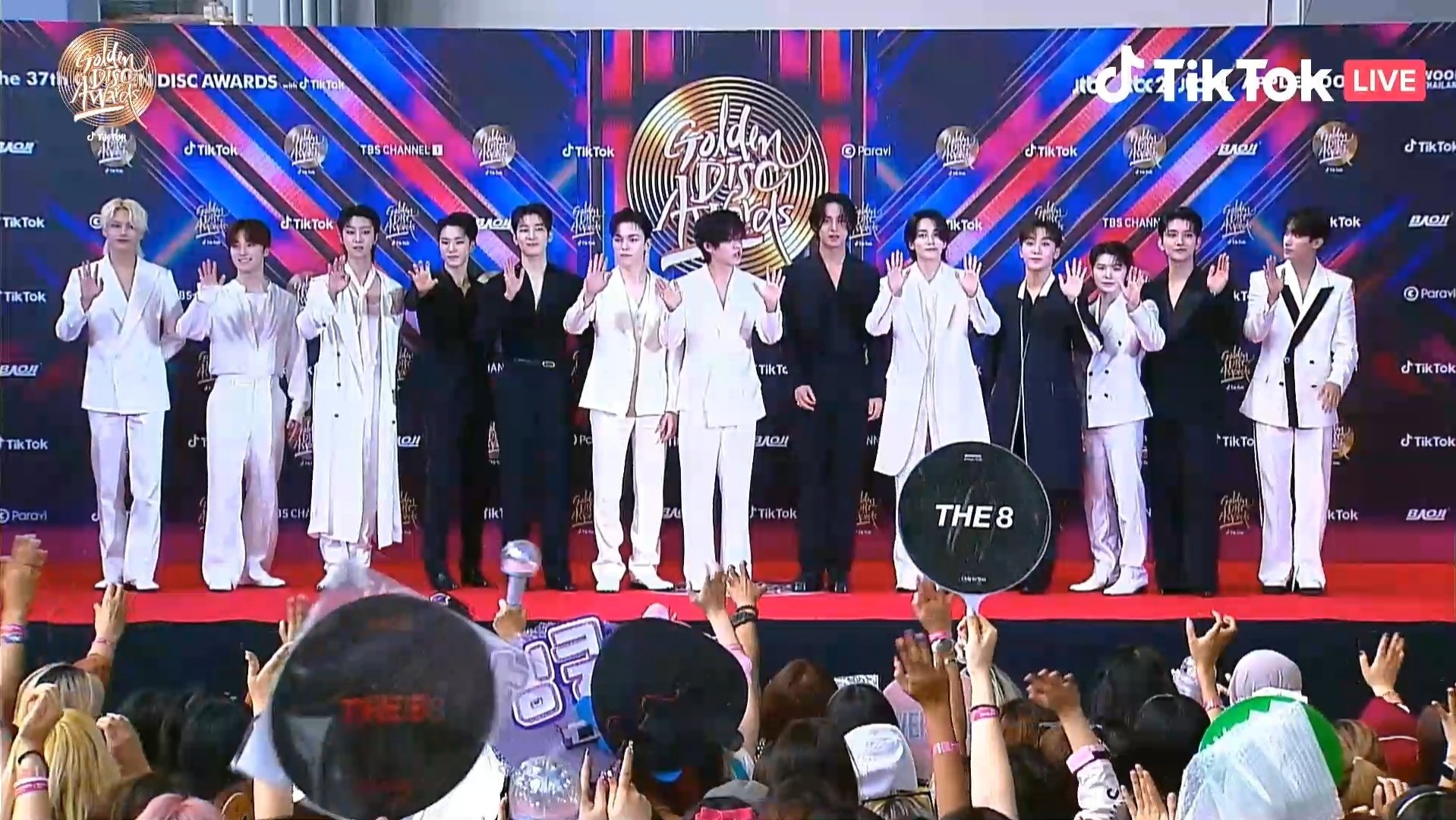 ً on Twitter: "#seventeen & #enhypen at gda red carpet ! 🤍 https://t.co/8OX68e8Yvd" / Twitter