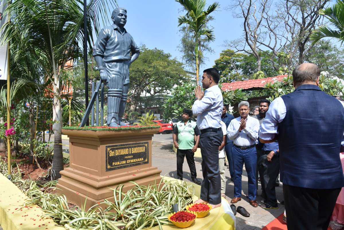Dr. Pramod Sawant on Twitter: "Unveiled the life-size statue of the First Chief Minister of Goa ...