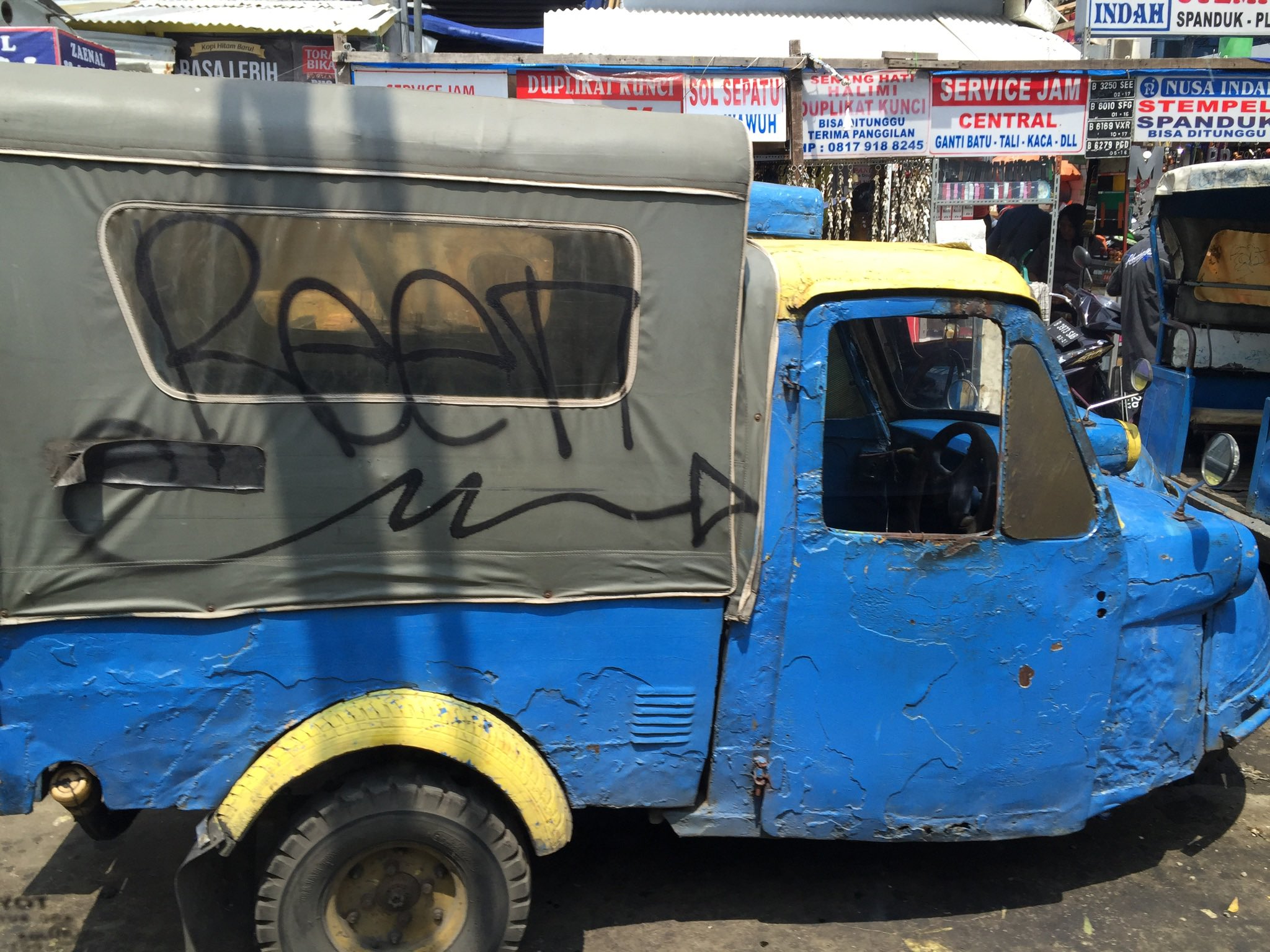 Classic Cars In Southeast Asia On Twitter Took These Much More Recentl”y Somehow Some