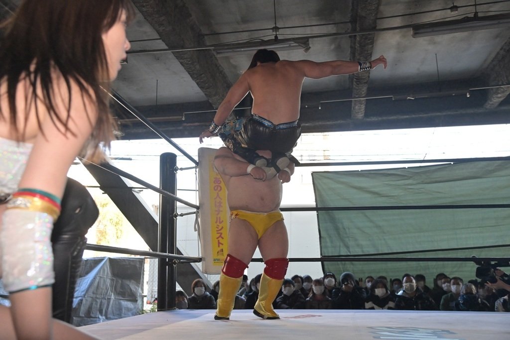 伊橋剛太(GOTA IHASHI) on Twitter: "DDT鶴見大会はこんな感じでした‼️ 二人ともチャーミング ️ #ddtpro 詳しくは #wrestleUNIVERSE の配信 ...