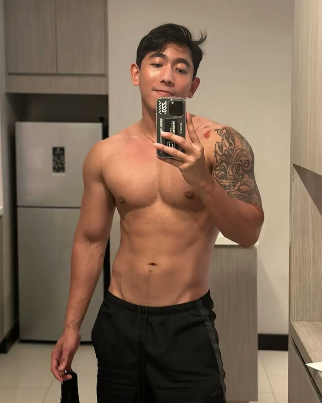 MRVVIP on Twitter: "Avan the Love looks bulge on mirror snap. #selebwatch https://t.co ...