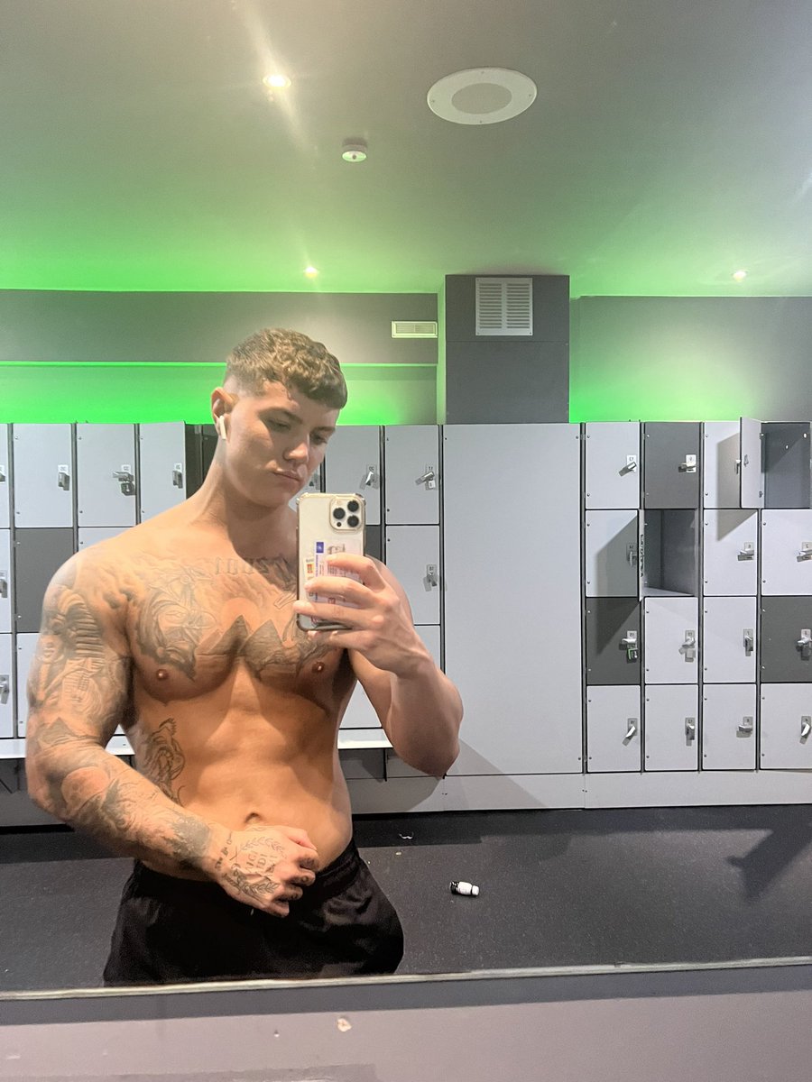 Jack on Twitter: "Ah Fuckkkk sir 🥵🥵🥵@toby_willzfdom 🥵🥵🥵🥵"