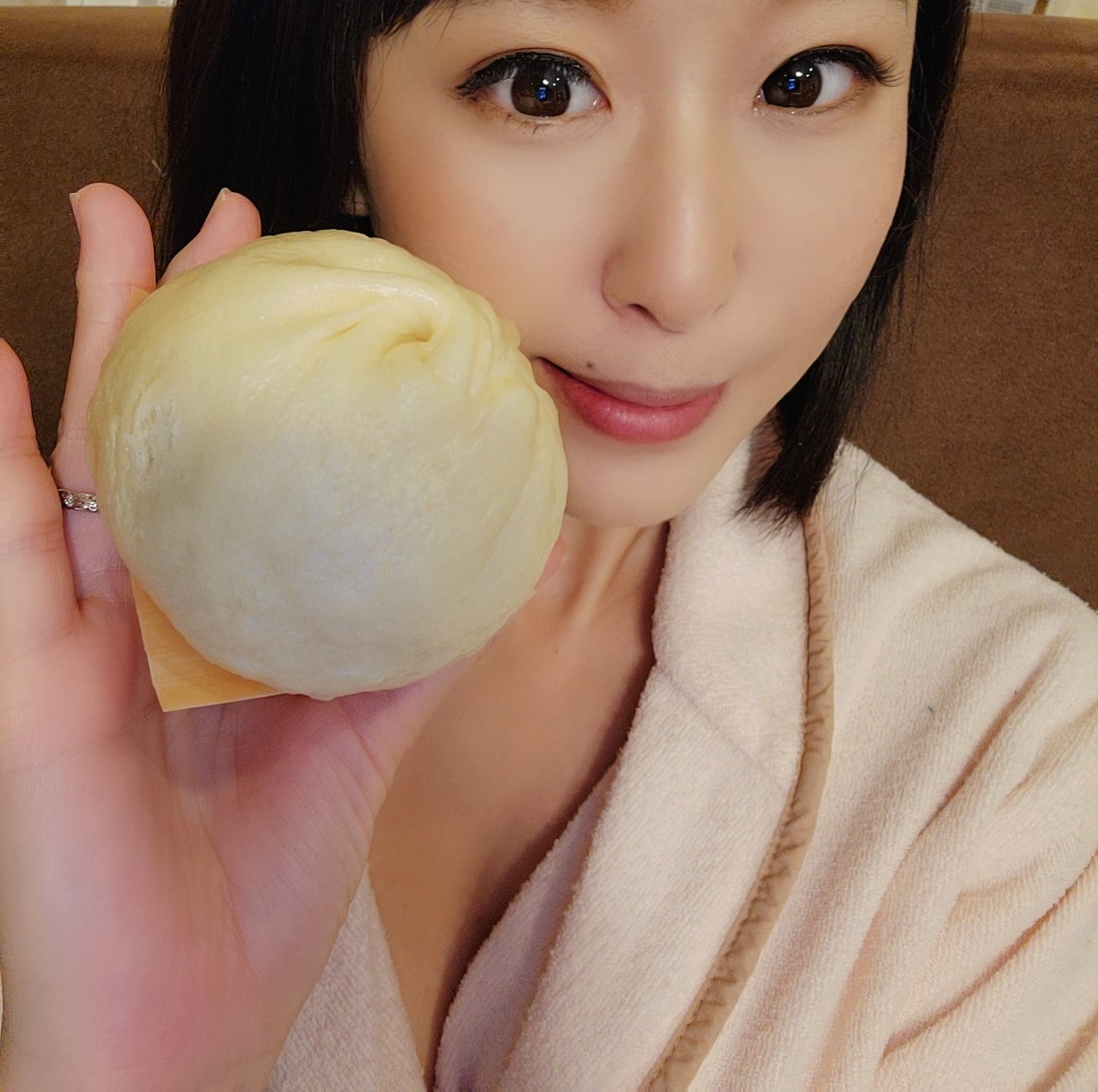 海埜ほたる♥️31→8181ライブ・311→ジャスミンさんにて撮影会致します♥️ On Twitter おはようございます😊 昨日の撮影で、お土産を沢山頂きました。 ヾ ´∀`