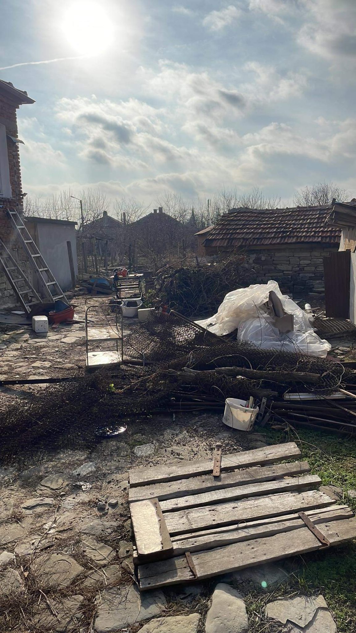 Cormac Doyle ARRC 🇮🇪🇬🇧🇧🇬 on Twitter: "My courtyard before and after today https://t.co ...