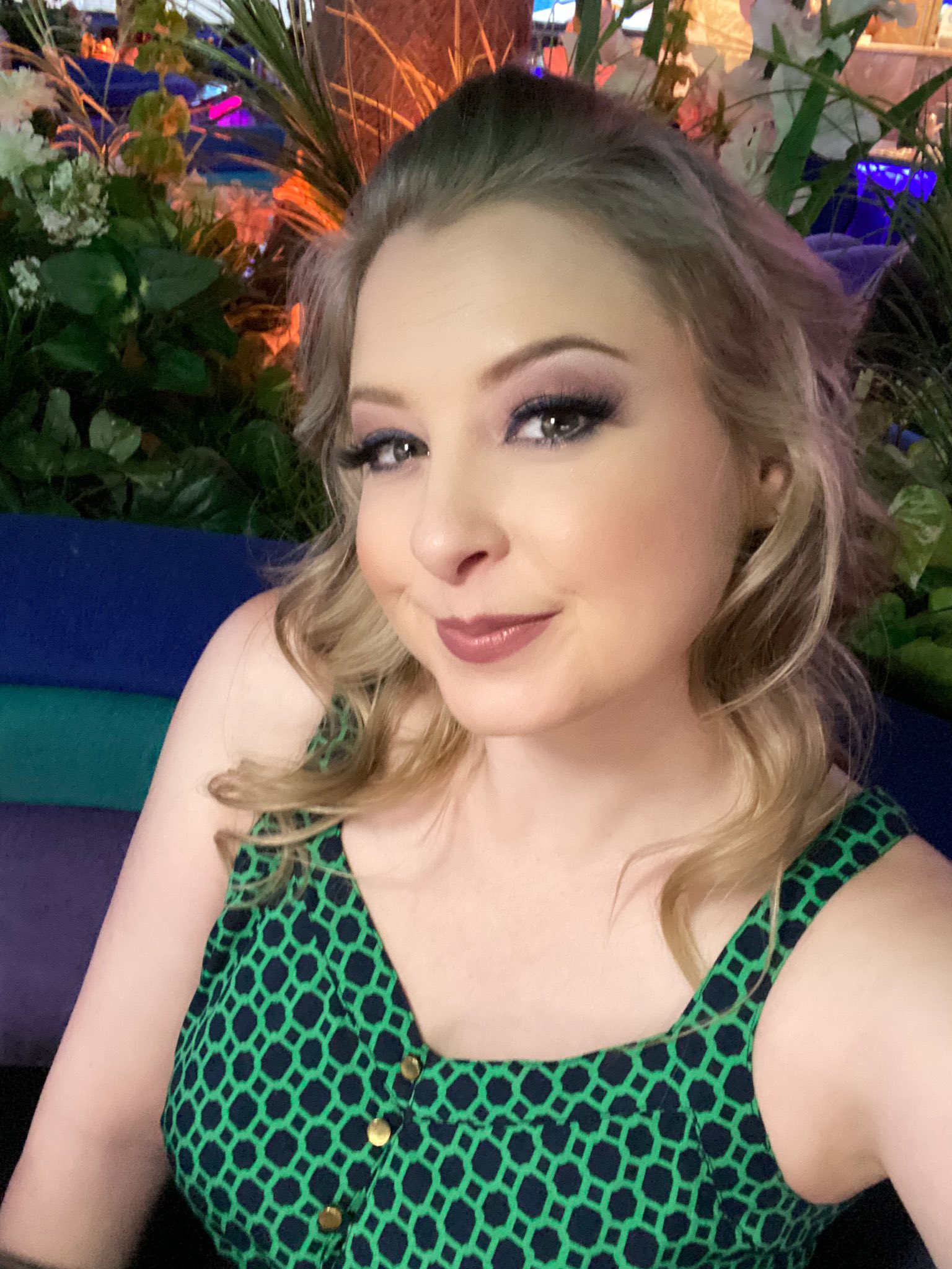 Tw Pornstars Sunny Lane Twitter Last Day Of Aeexpo Its Been A