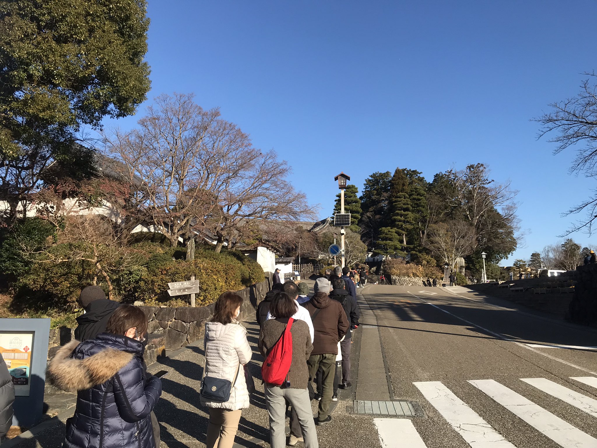 温泉と音楽で何とか生きてる人 on Twitter: "藤井聡太王将vs羽生善治九段 将棋の第72期ALSOK杯王将戦 7番勝負第1局目の掛川城、 1/8の朝9時からの王将戦特別限定枚数の御城 ...
