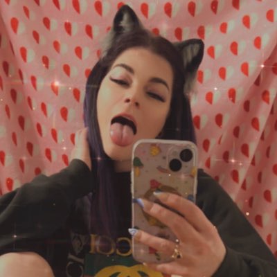 Scarlet🔥 on Twitter: "Meow 😈"