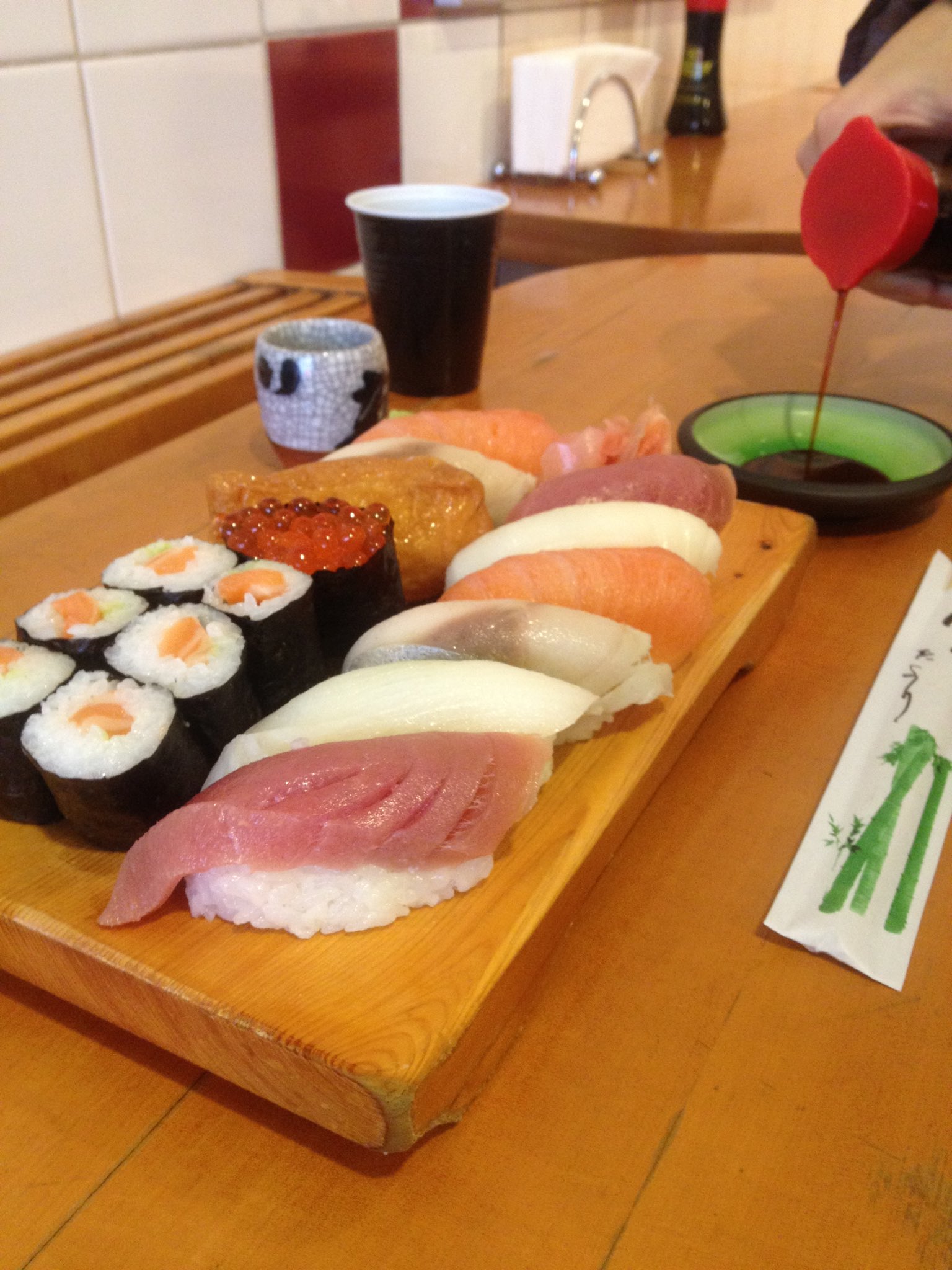 一色登希彦 On Twitter どこ行くかと思えばスシかよ! 昼時に歩いていたら目に入ったんで、ここぞと興味本位で入った記憶 値段撮っておけばよかったなー 1人前20ユーロくらいだった