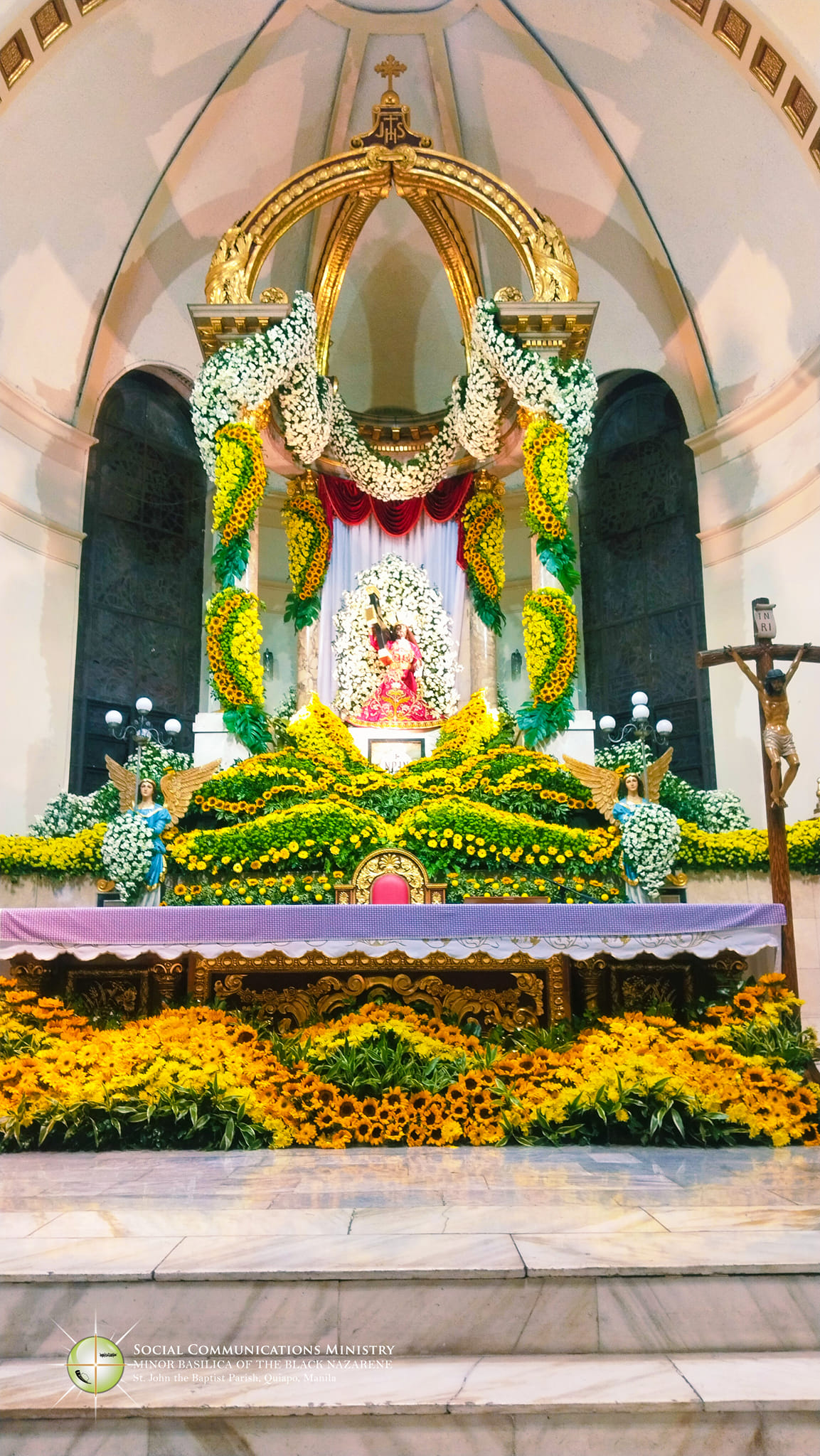 Quiapo Church Altar Quiapo Church Black Nazarene Hi Res Stock