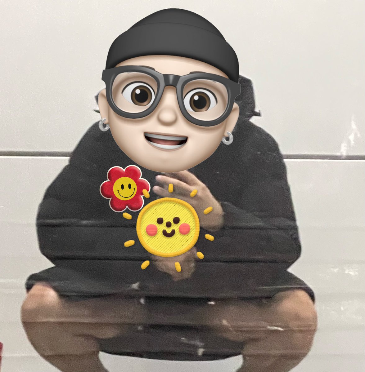 Logo On Twitter 外面一件羽绒服,里面全裸坐地铁,一路上都没有人注意我,好遗憾。