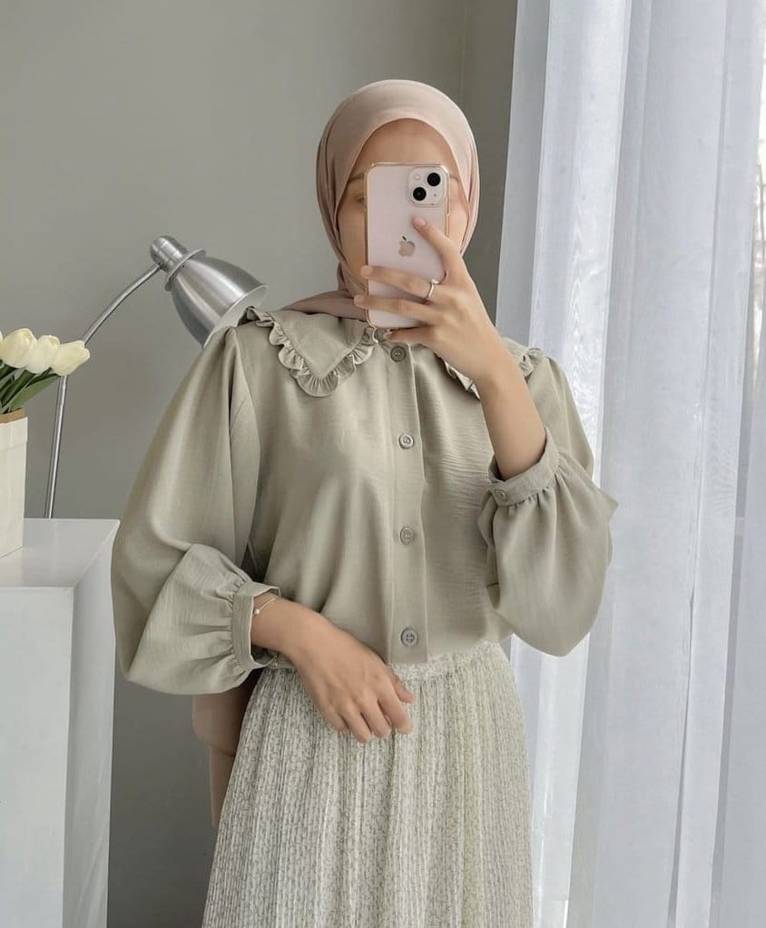 Aesthetic Stuff on Twitter: "Melody blouse https://shope.ee/8pBg5NW68f Peplum blouse https ...