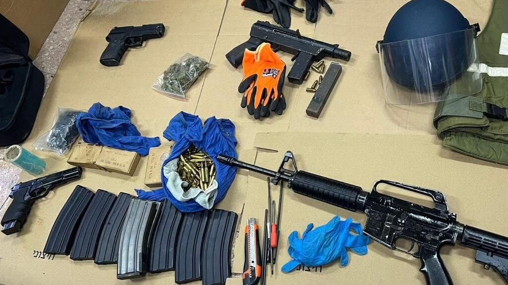 ynet עדכוני on Twitter: "הפתעה בבית המורה מהגליל: אותרו רובים, אקדחים ועשרות כדורים https://bit ...