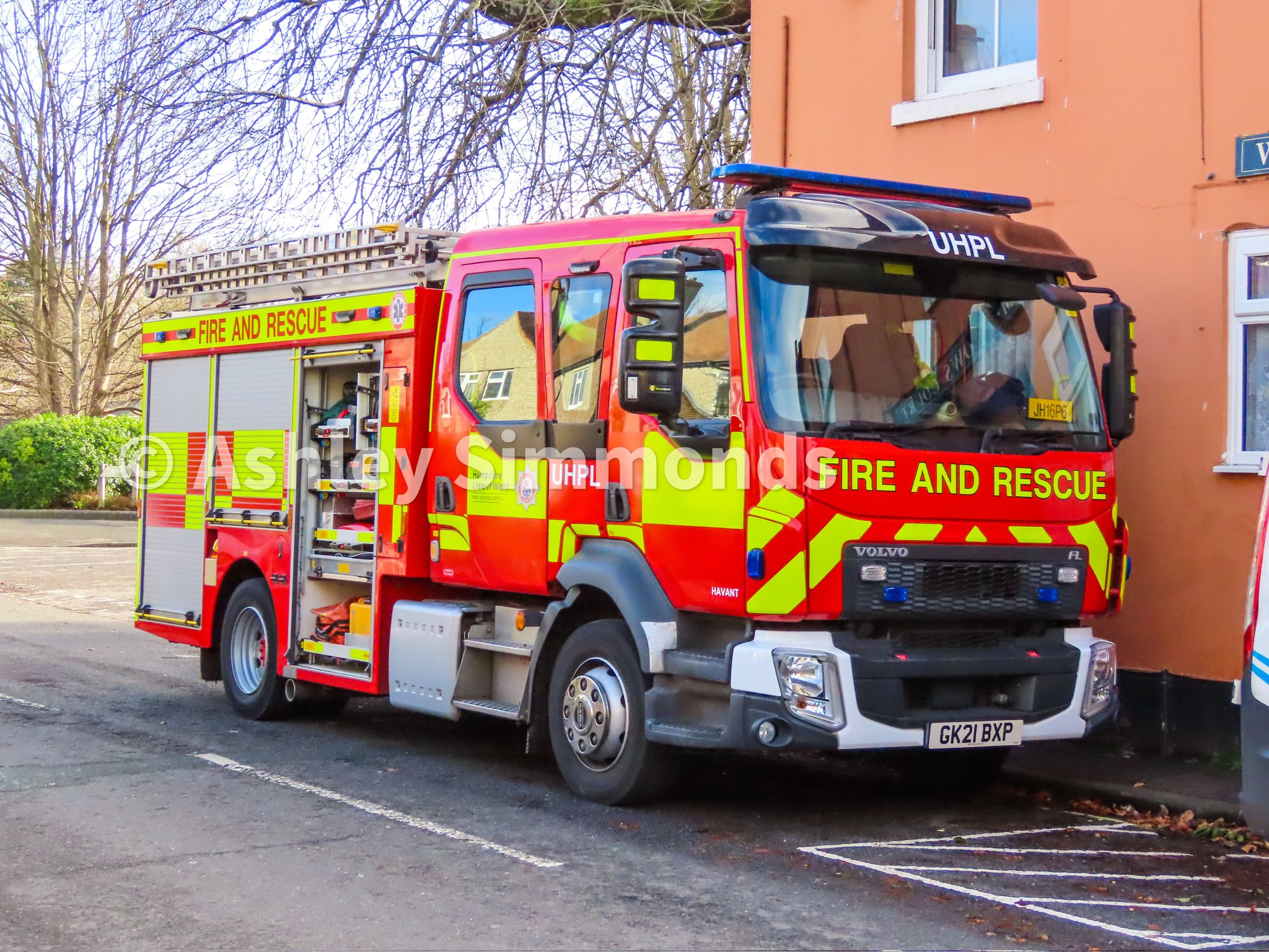 Hampshire Fire Rescue Photos on Twitter: "Havants light rescue pump JH16P6 at an unknown ...