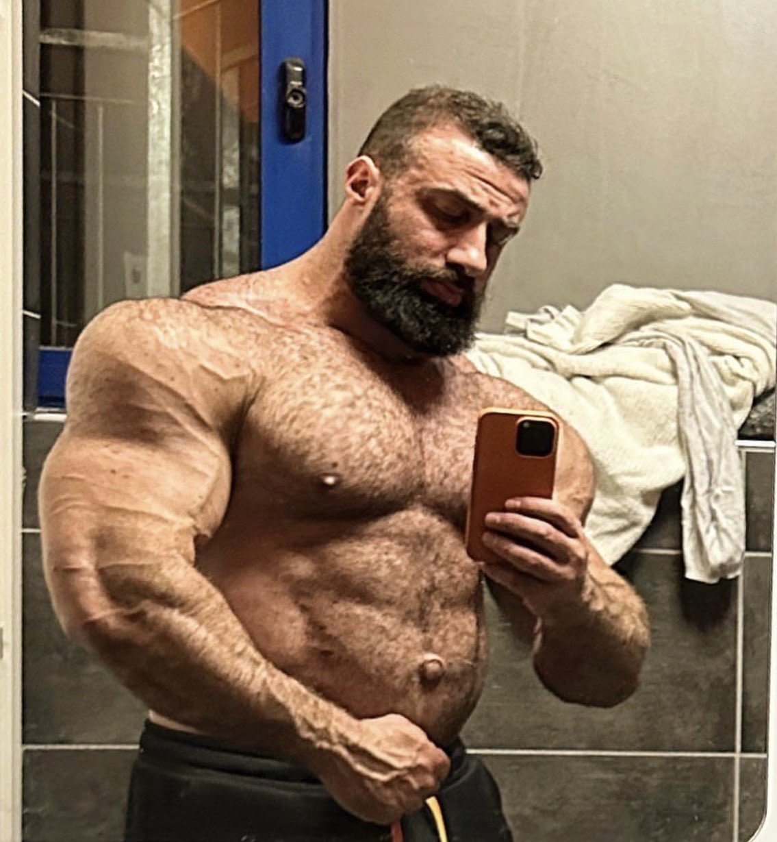 MuscleJacking on Twitter: "Hairy jacked muscle bear, Michy Caruso 🇮🇹 https://t.co/R6QlIUqxdi ...