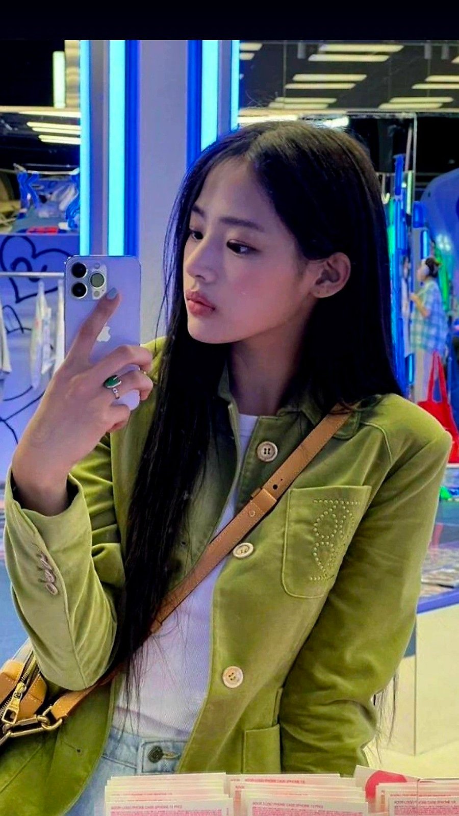 newjeans blog🐰 on Twitter: "[instiz] Knetz are surprised by the size of Minji's hands "I thought ...