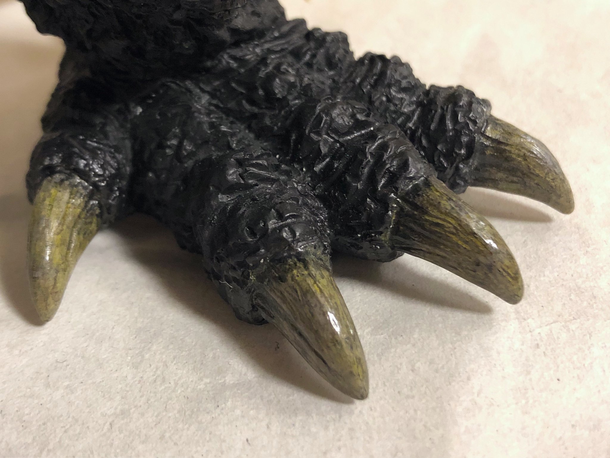 mkty on Twitter: "釈ゴジの爪は最終的にこんな風に 色塗りは筆 というか殆ど爪楊枝の先で、塗るんじゃなく乗せる感じで https://t.co/6zSOZE71mB ...