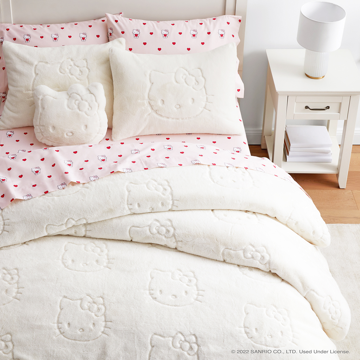 Hello Kitty on Twitter: "New swoon-worthy Hello Kitty styles from @potterybarnteen are sweeter ...