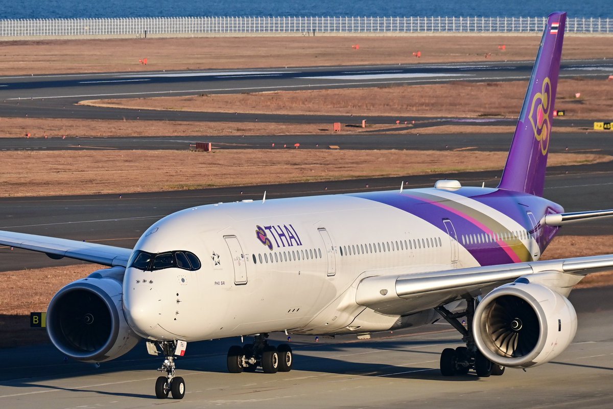 中部国際空港セントレア on Twitter: "タイ国際航空のバンコク便、今日はA359です🛬フライトお疲れ様でした(^^)朝陽を浴びた機体、ピカピカに輝いています #セントレア"