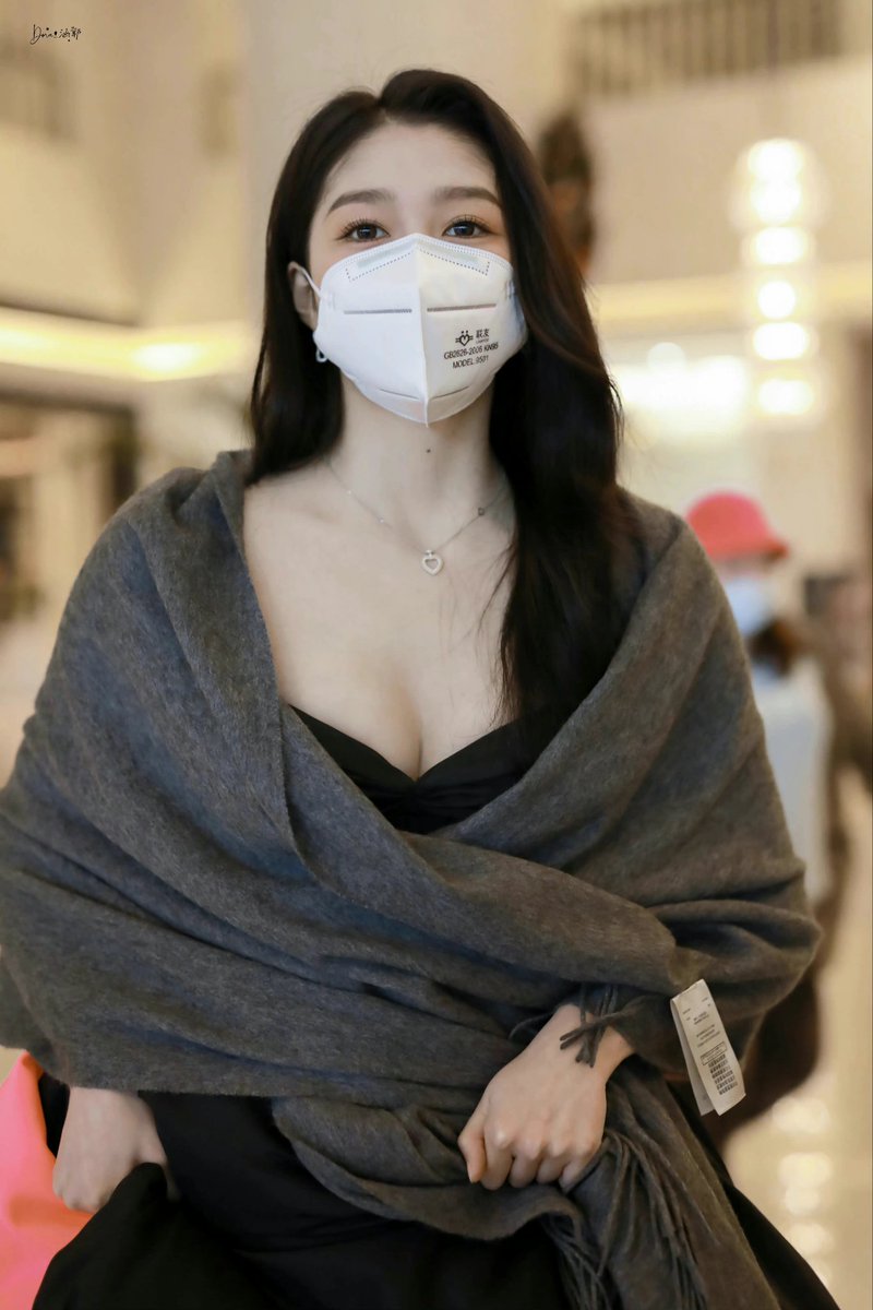 贤者色者 On Twitter 你们说这是不是故意的?还不如不遮,真是又当又立,何不直接中门大开让大家饱饱眼福!