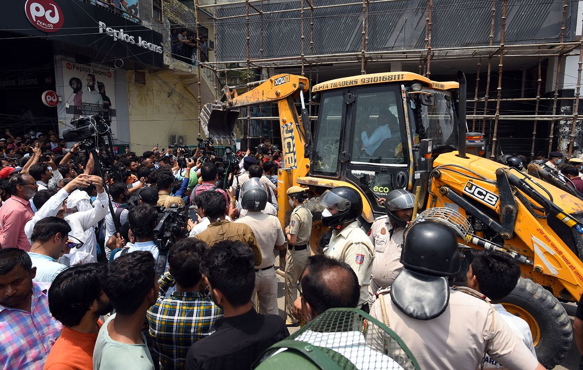 The Caravan on Twitter: "Days after the video, the SDMC sent a bulldozer to Shaheen Bagh to ...