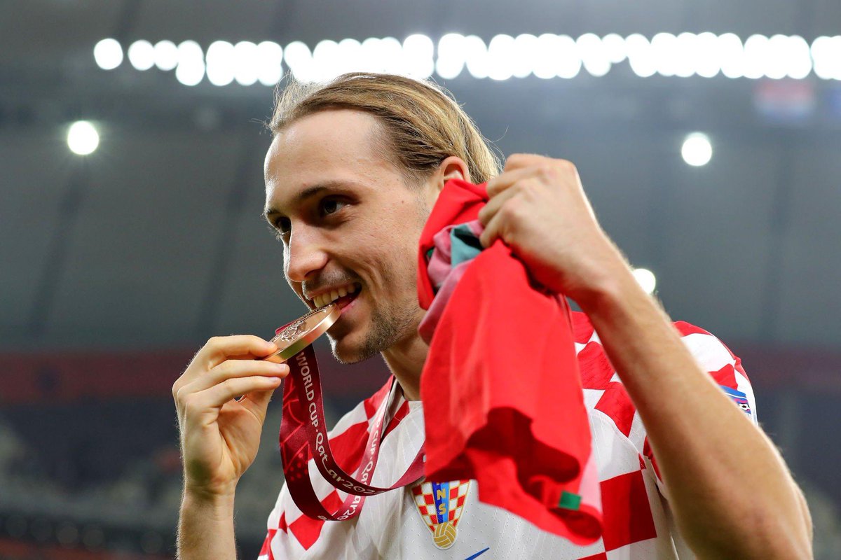 Newcastle United weighing up move for Lovro Majer - Football Extras