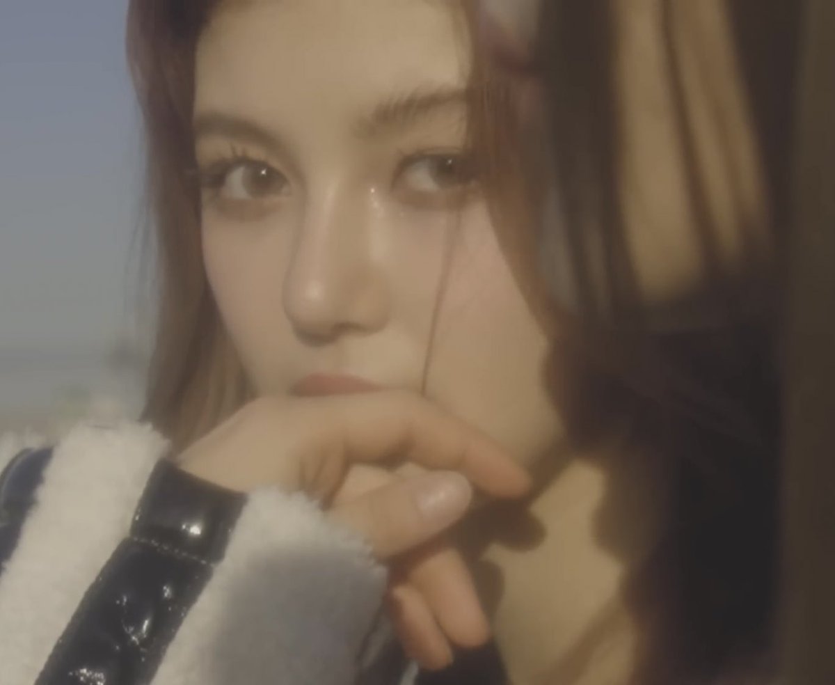 NewJeans Loops 🐇 on Twitter: "#뉴진스 #NewJeans #다니엘 #Danielle"