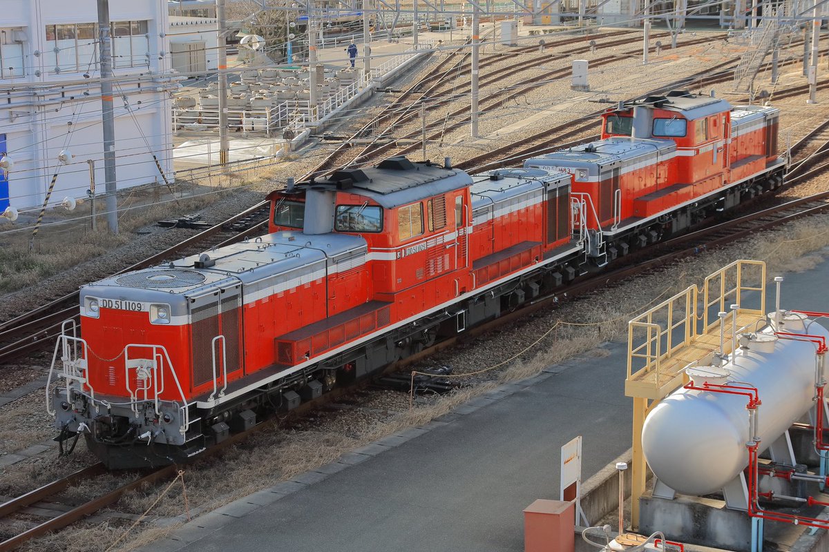 かいぬま on Twitter: "RT @210EP: 本日の入9975レはDD51重連 + 12系‼️ 朝から青空の広がった今日は、昨日と同様にDD51形の重連と、12系急行型客車5輌を ...