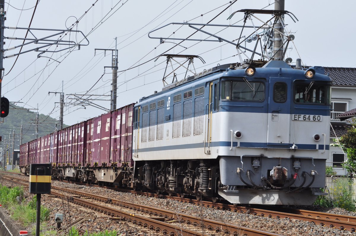 裏辺金好（所長） on Twitter: "【過去の写真から】伯備線を行くEF64 0番台更新色。この頃は多数が活躍していた同形式（0番台）ですが、2013年（平成25年）3月にJR貨物から ...