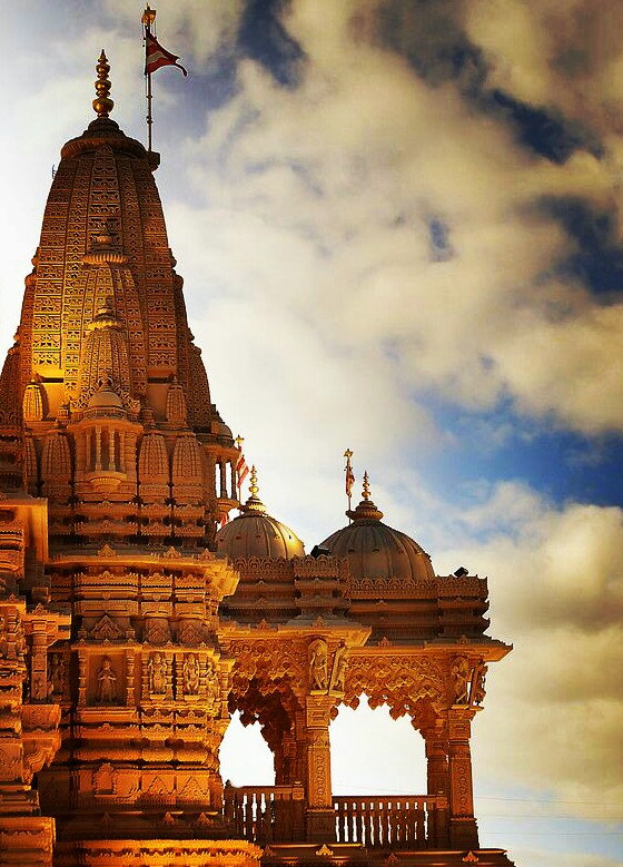 10 Extremely Beautiful and Divine Swamynarayan Mandir across the World ...