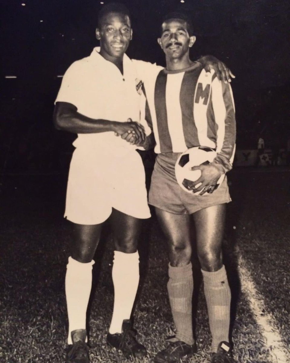 En 1971, Pelé visitó Panamá y jugó en el antiguo Estadio Revolución hoy ...