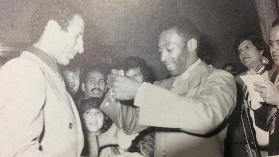 🧵 A thread on Pele in Africa where he was always revered for what he ...